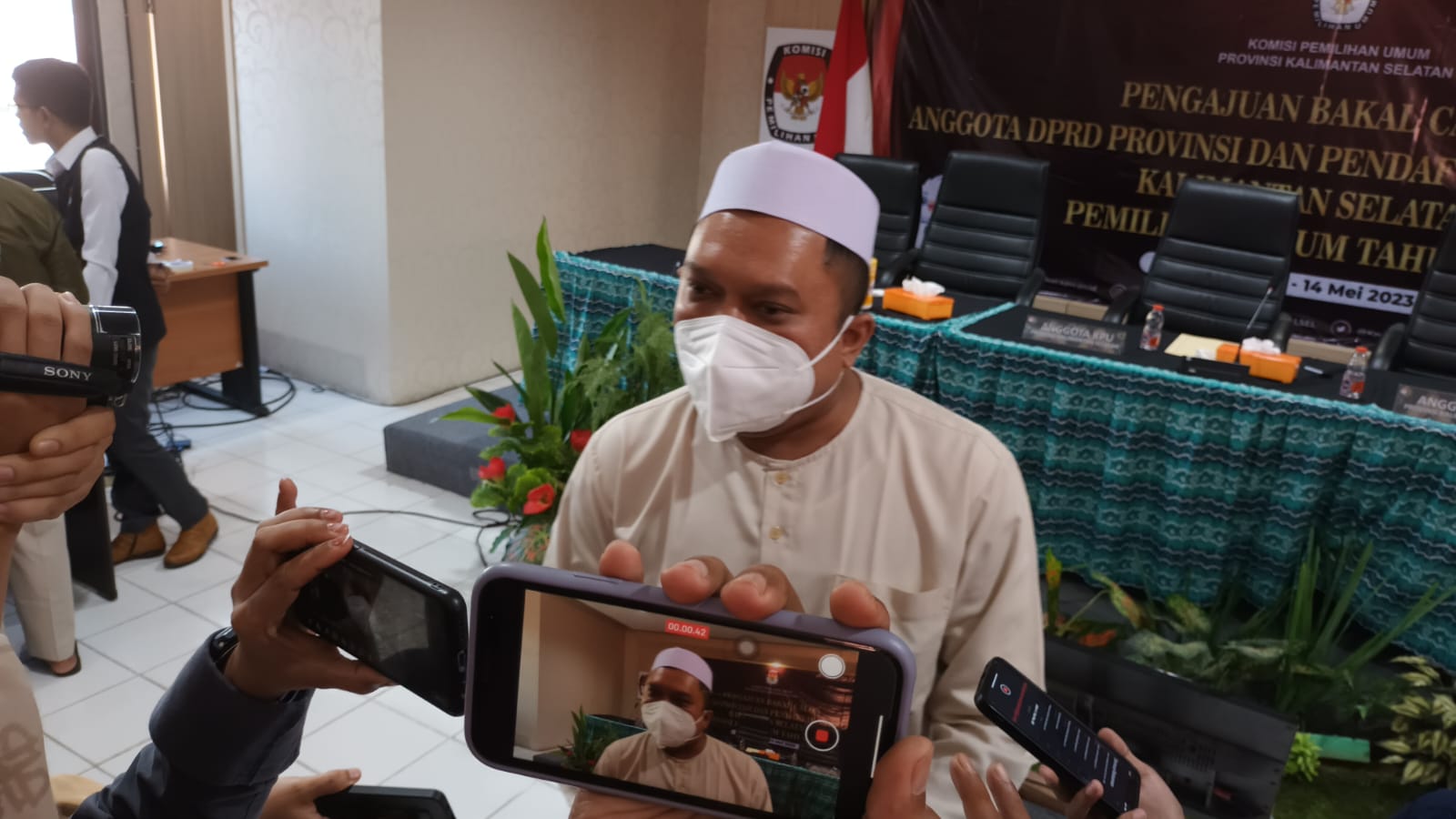 'Habib Banua' Pendaftar Pertama Calon Legislatif DPD RI di KPU ...